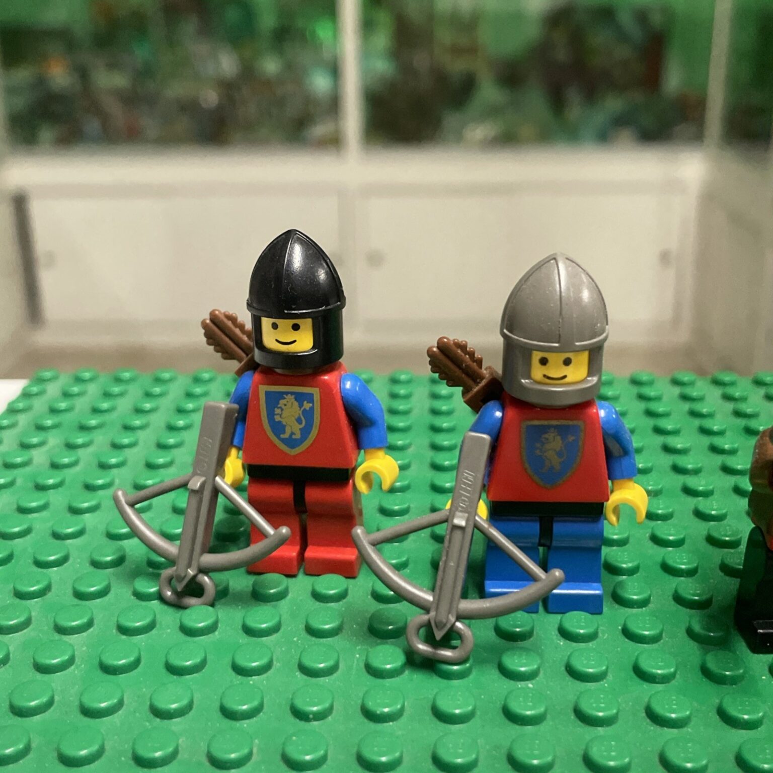 LEGO Minifigure Castle - Lion Knights Black Falcon Wolfpack Lotto ...