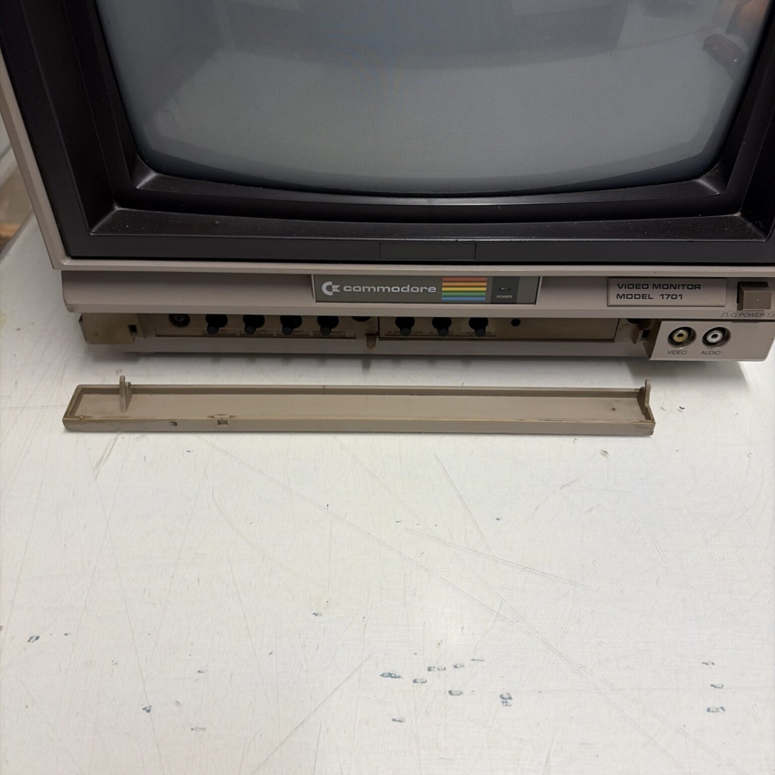 Commodore C64 Computer Video Monitor Model 1701 RETRO GAMES c64 vic20 ...
